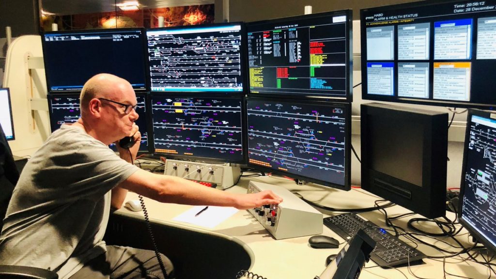UK: Network Rail Launches Appeal for Signallers | Railway-News