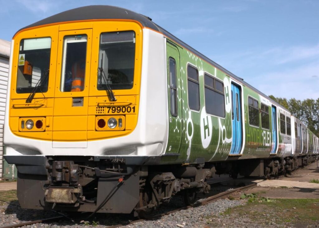 Hydrogen Train Runs on UK Mainline for the First Time | Railway-News