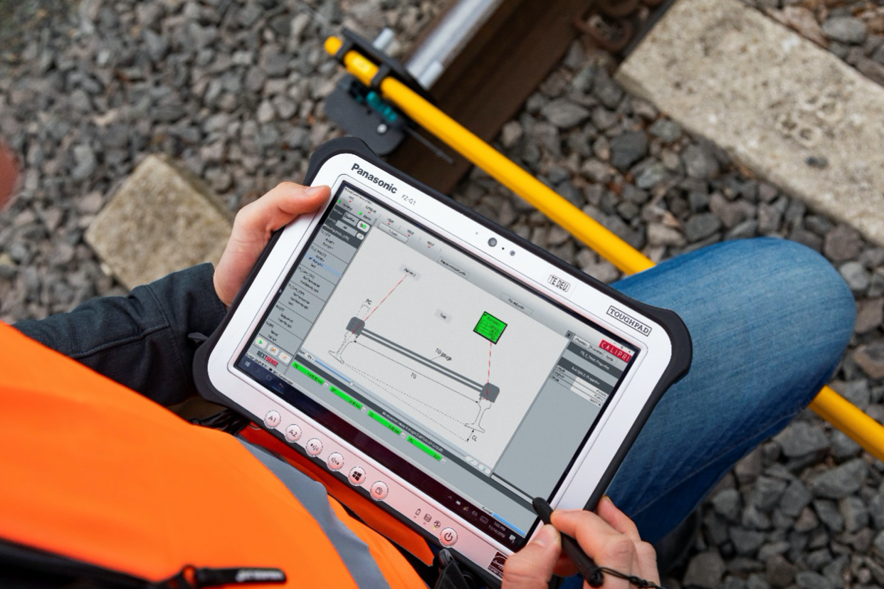 Portable Gauge for Fast and Accurate Measurement of Track Geometry