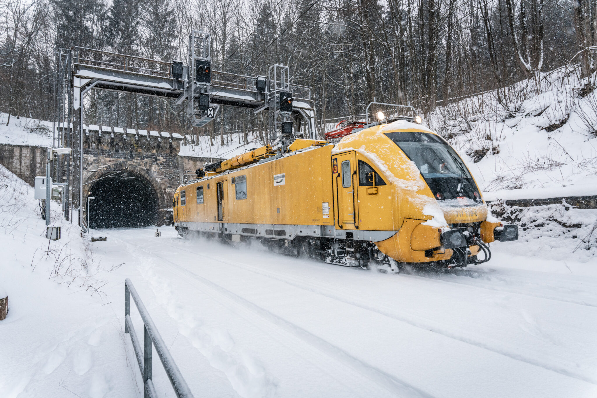 IN PICTURES: Germany's Railway Copes with the Snow | Railway-News