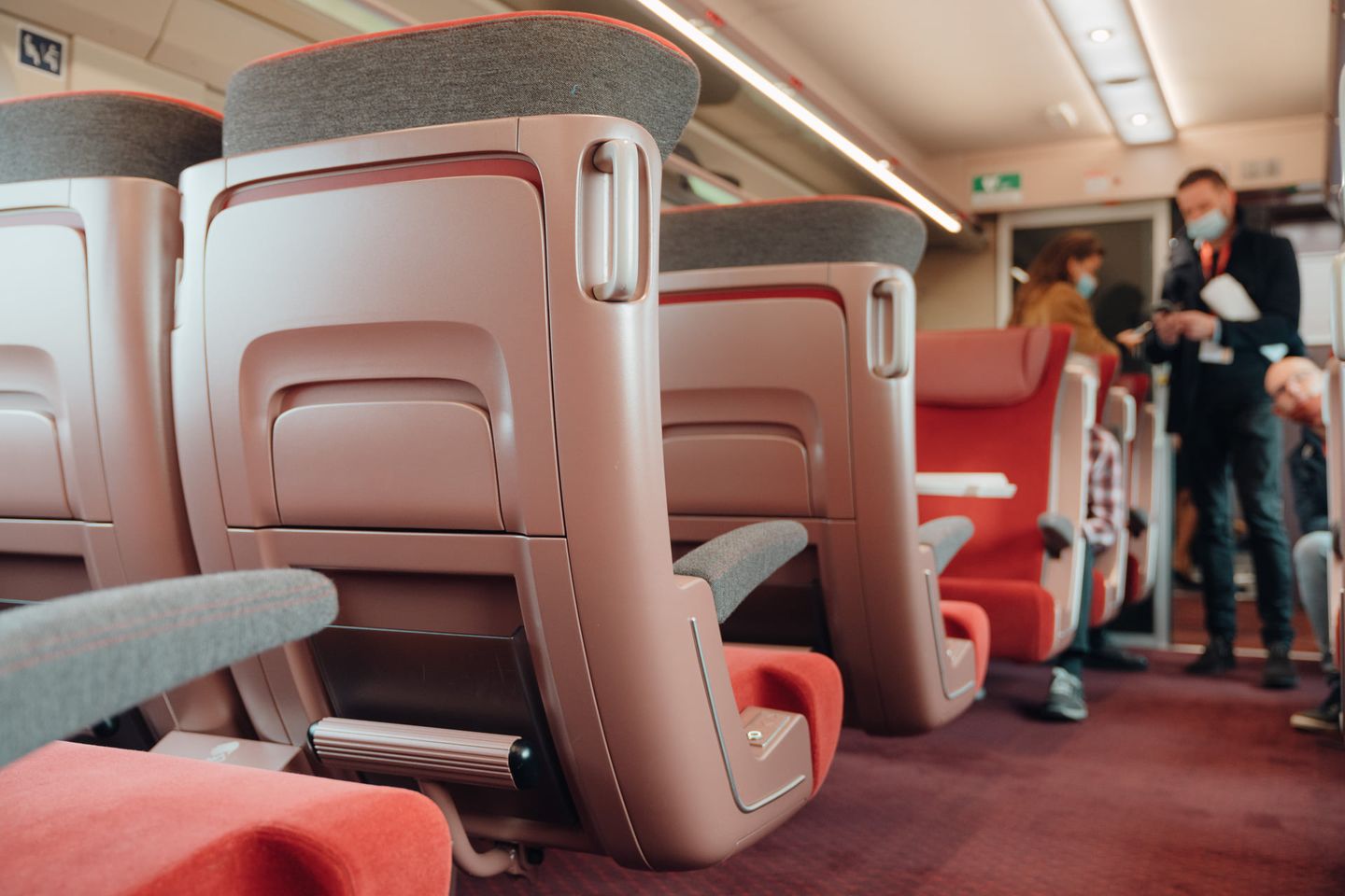 Thalys Entrusts Yellow Window Design With First Renovated Train Set