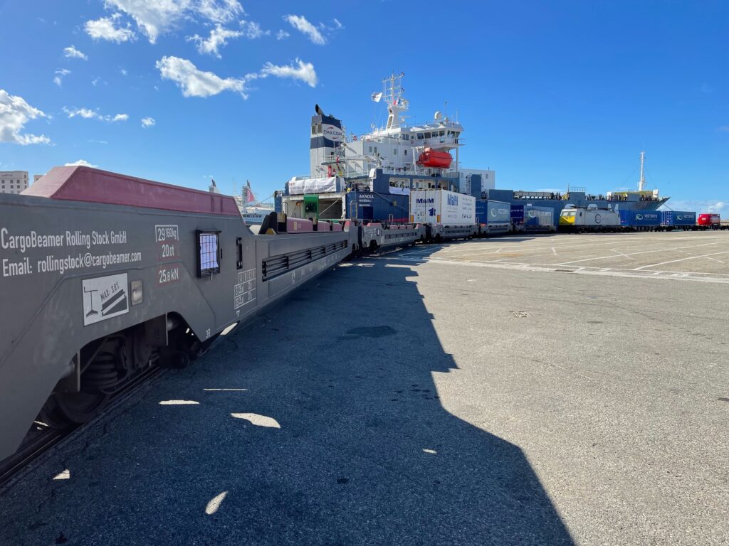 CargoBeamer Train Transports Semi-Trailers between Marseille and Calais ...