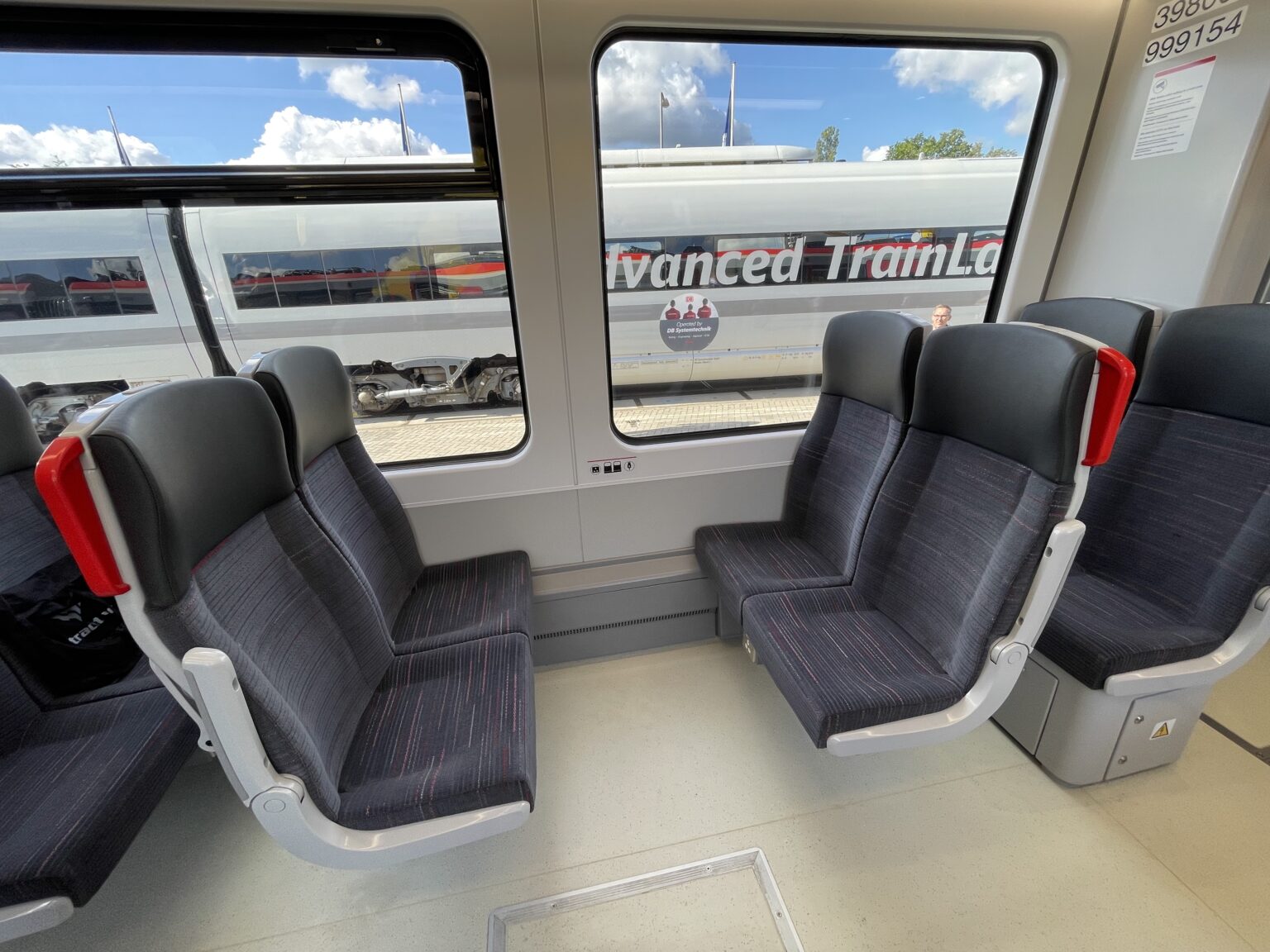 IN PICTURES: Stadler Presents New FLIRT Tri-Mode and CITYLINK Tram ...