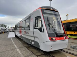 IN PICTURES: Stadler Presents New FLIRT Tri-Mode and CITYLINK Tram ...