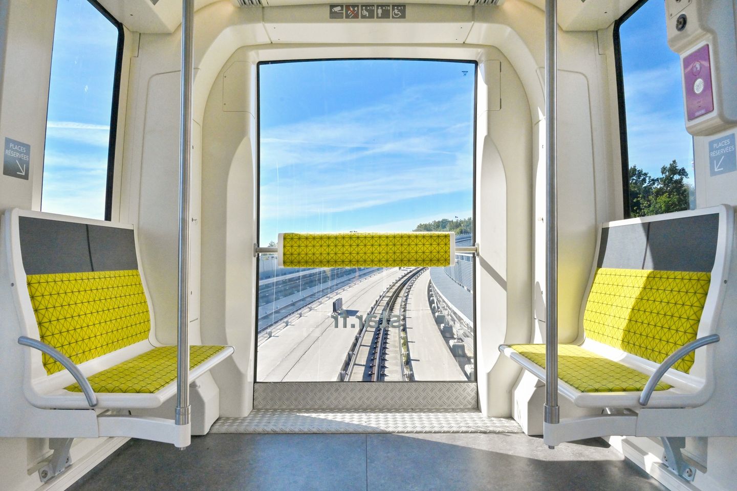 Yellow Window Designs Interior for Rennes Ville et Métropole Metro