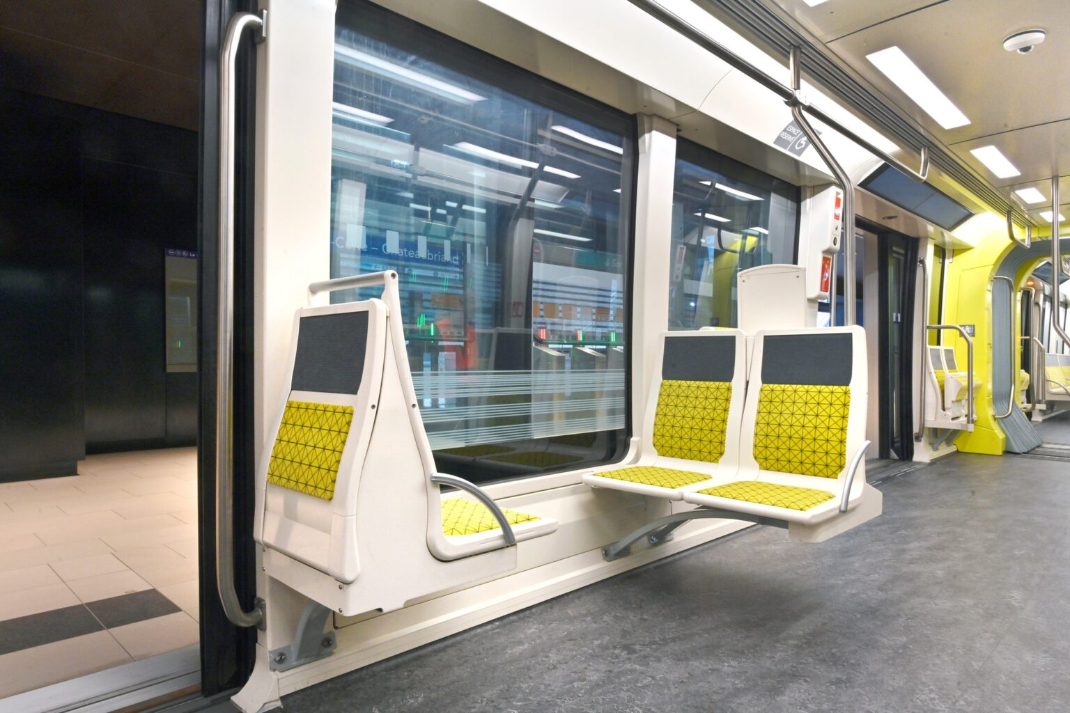 Yellow Window Designs Interior for Rennes Ville et Métropole Metro