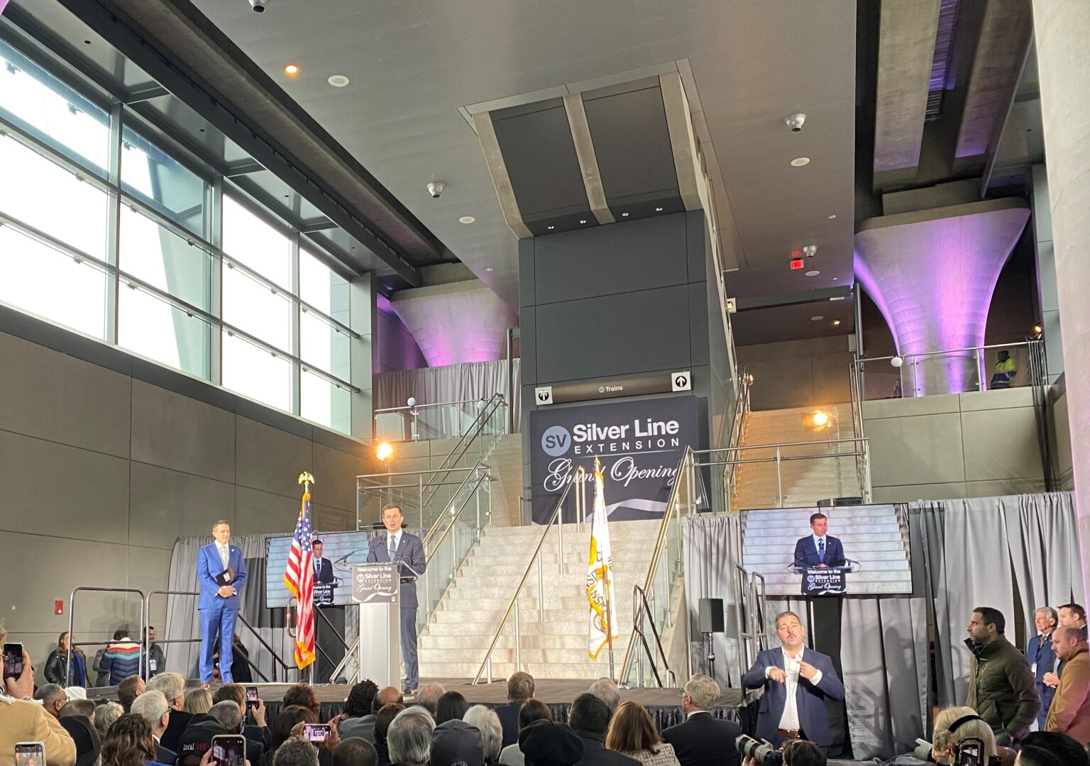 Silver Line Extension Commences Service to Washington Dulles Airport | Railway-News