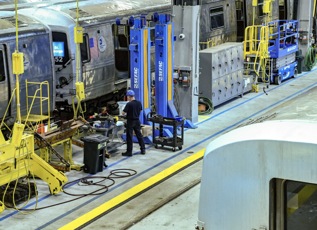 New York: Staten Island Railway Opens New Maintenance Facility ...