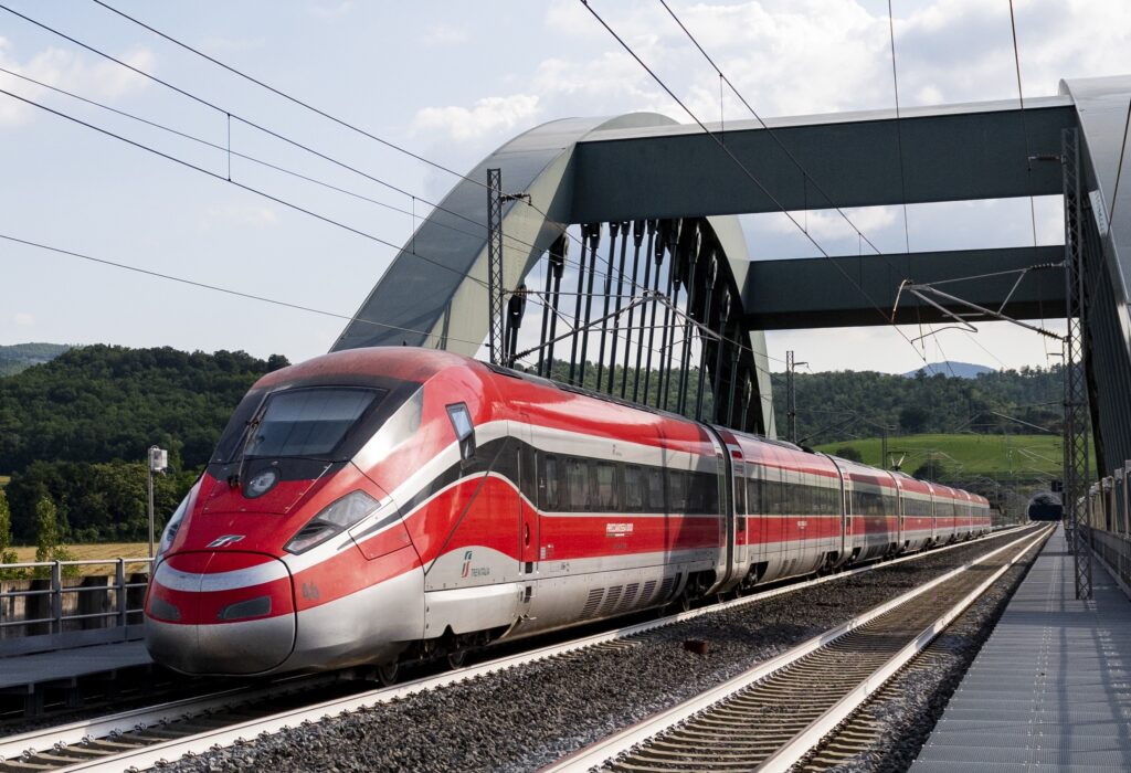 Trenitalia Orders 30 ETR1000 High-Speed Trains from Hitachi | Railway-News