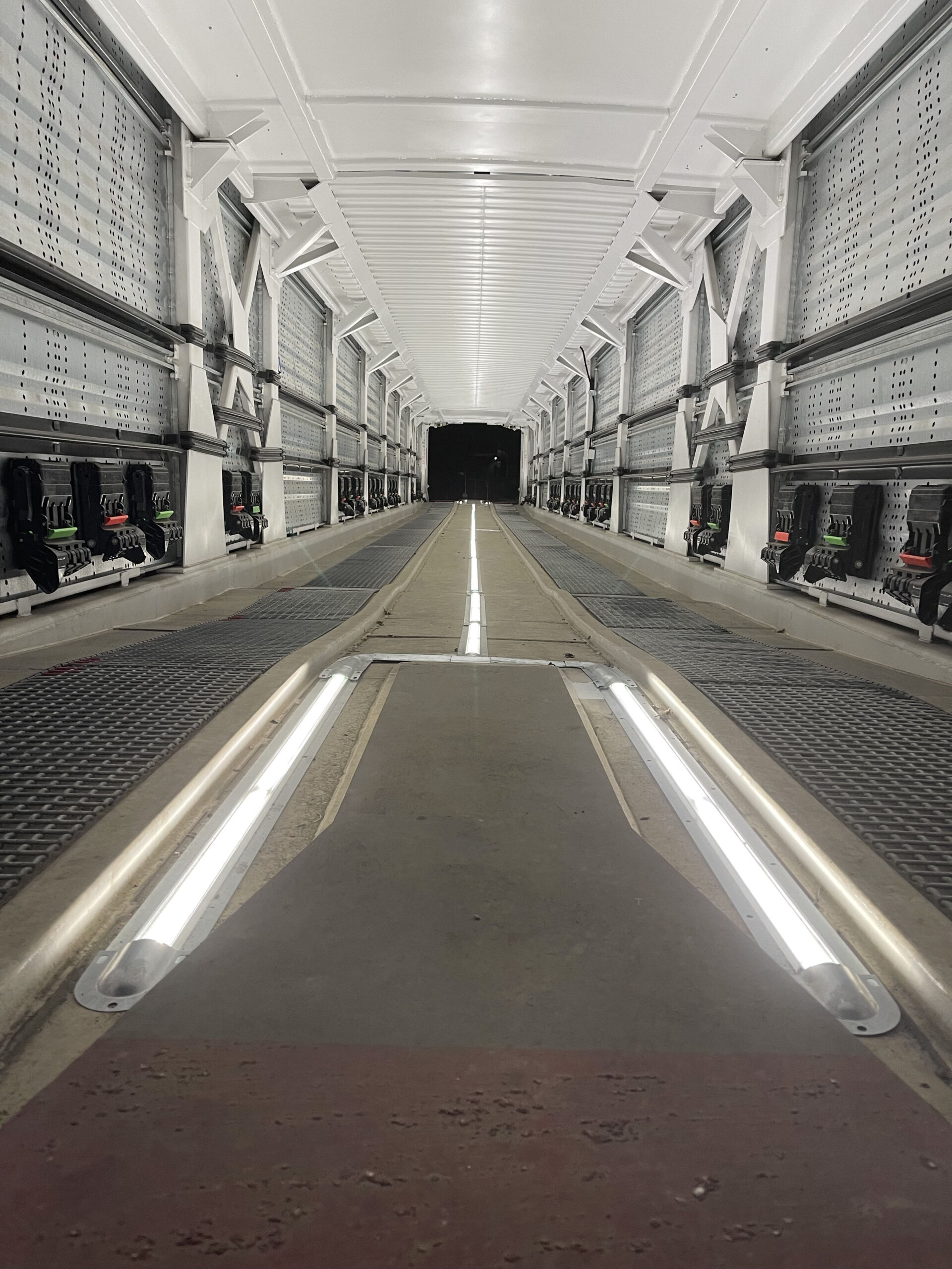 LED Auto Rack Railcar Lighting by INPS | Railway-News