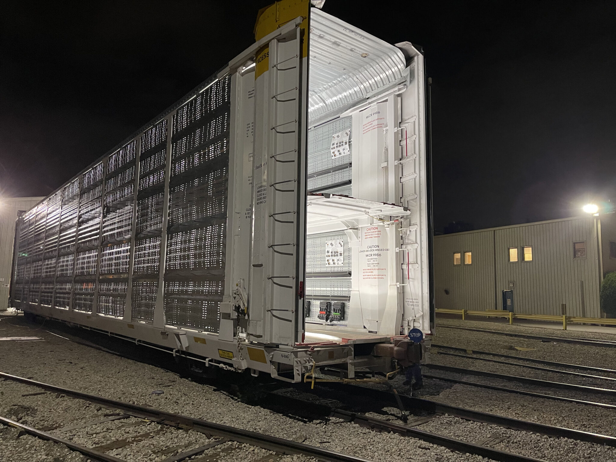 LED Auto Rack Railcar Lighting by INPS | Railway-News