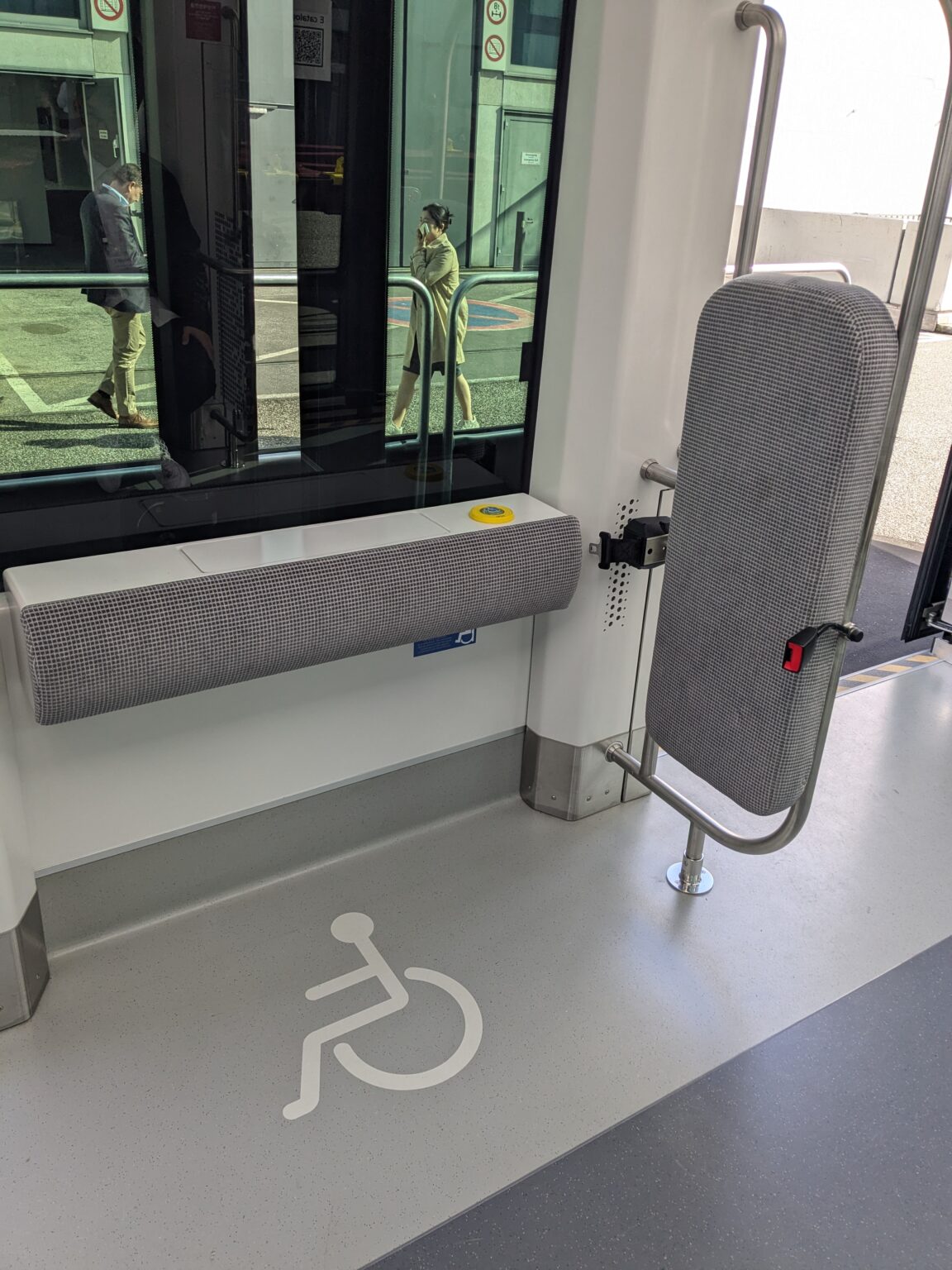 InnoTrans IN PICTURES: Hyundai Rotem's Hydrogen Tram | Railway-News