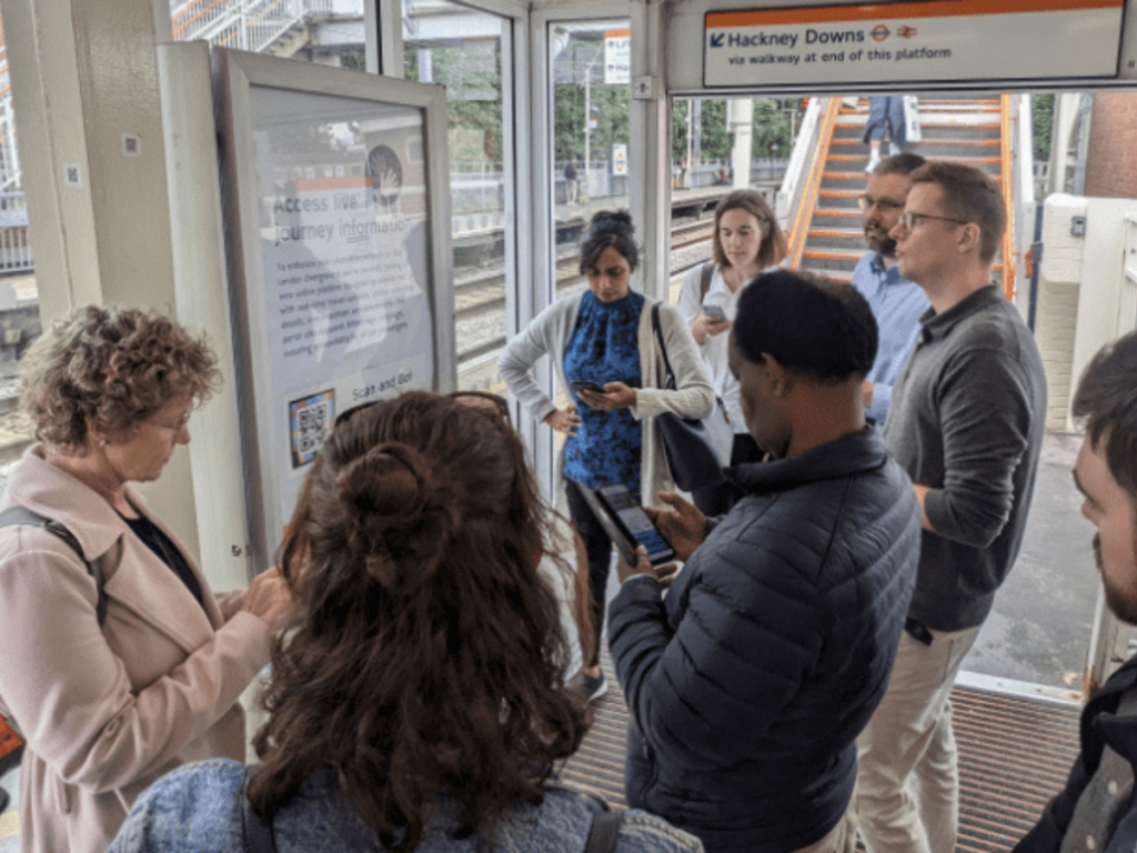 Digital Sign Language Demonstration Event on Arriva Rail | Icomera