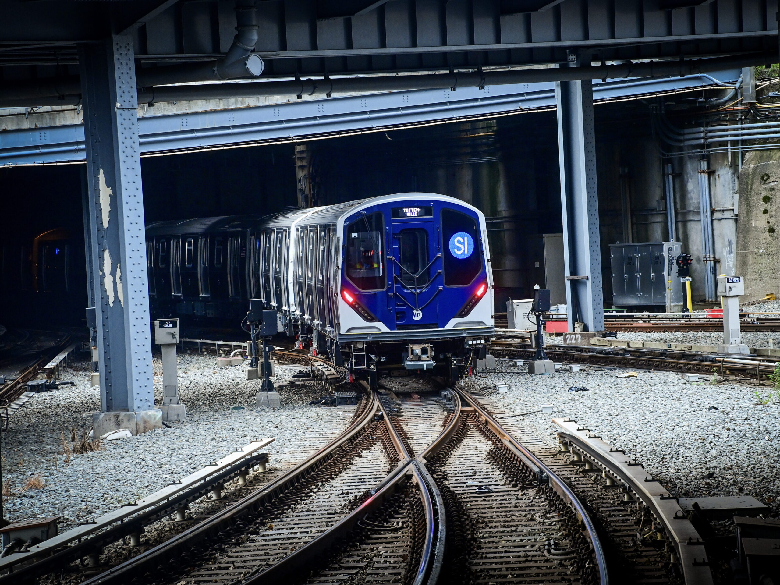 Class 710 London Overground Trains Expand Services | Railway-News