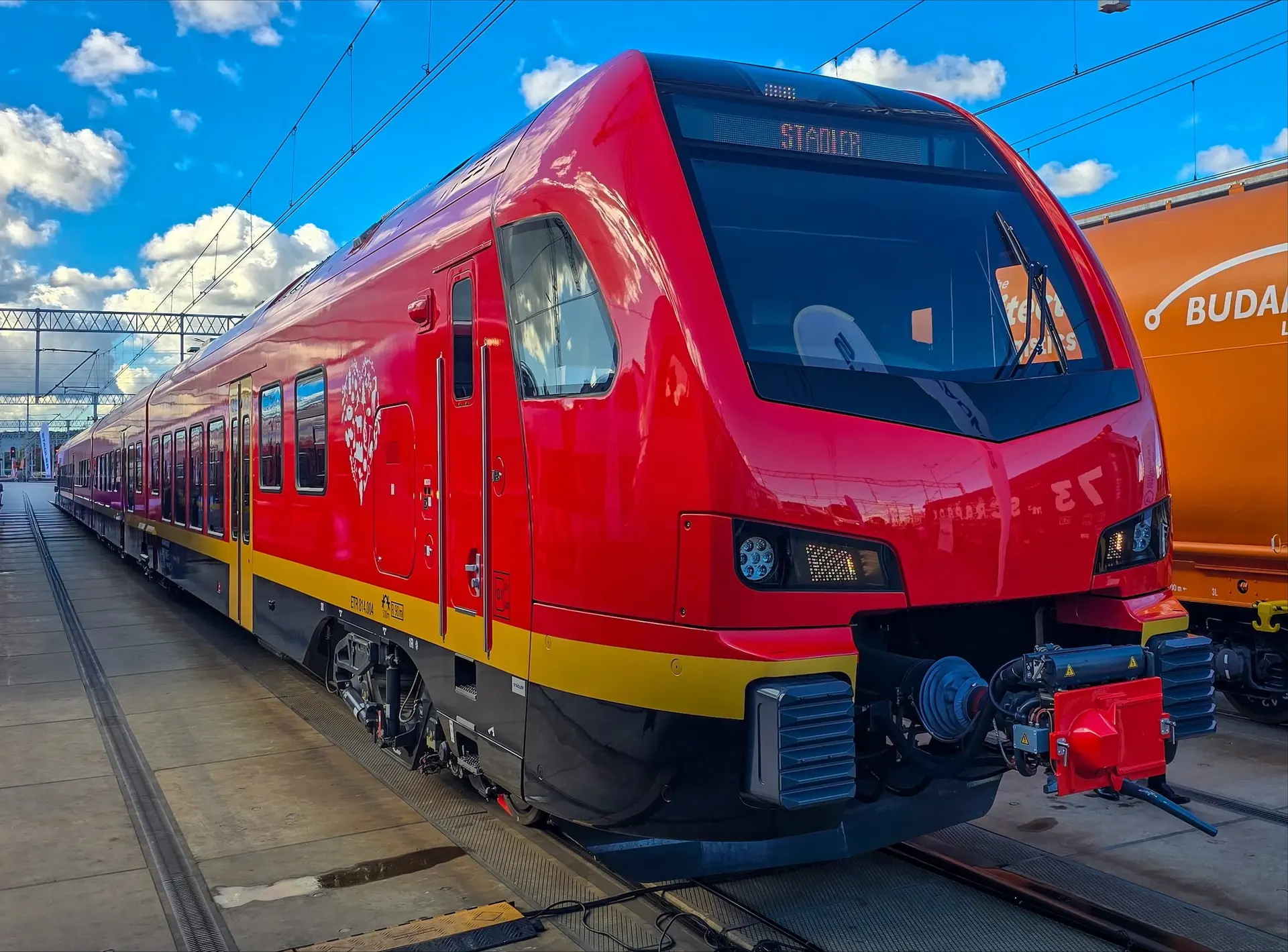 Stadler Unveils Latest Italian Electric FLIRT Train at TRAKO | Railway-News
