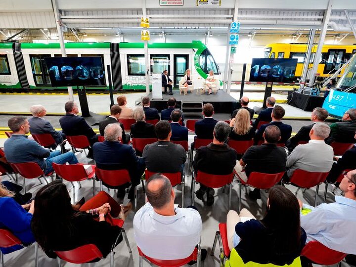 UK: EMR Unveils First Refurbished Class 158 Train | Railway-News