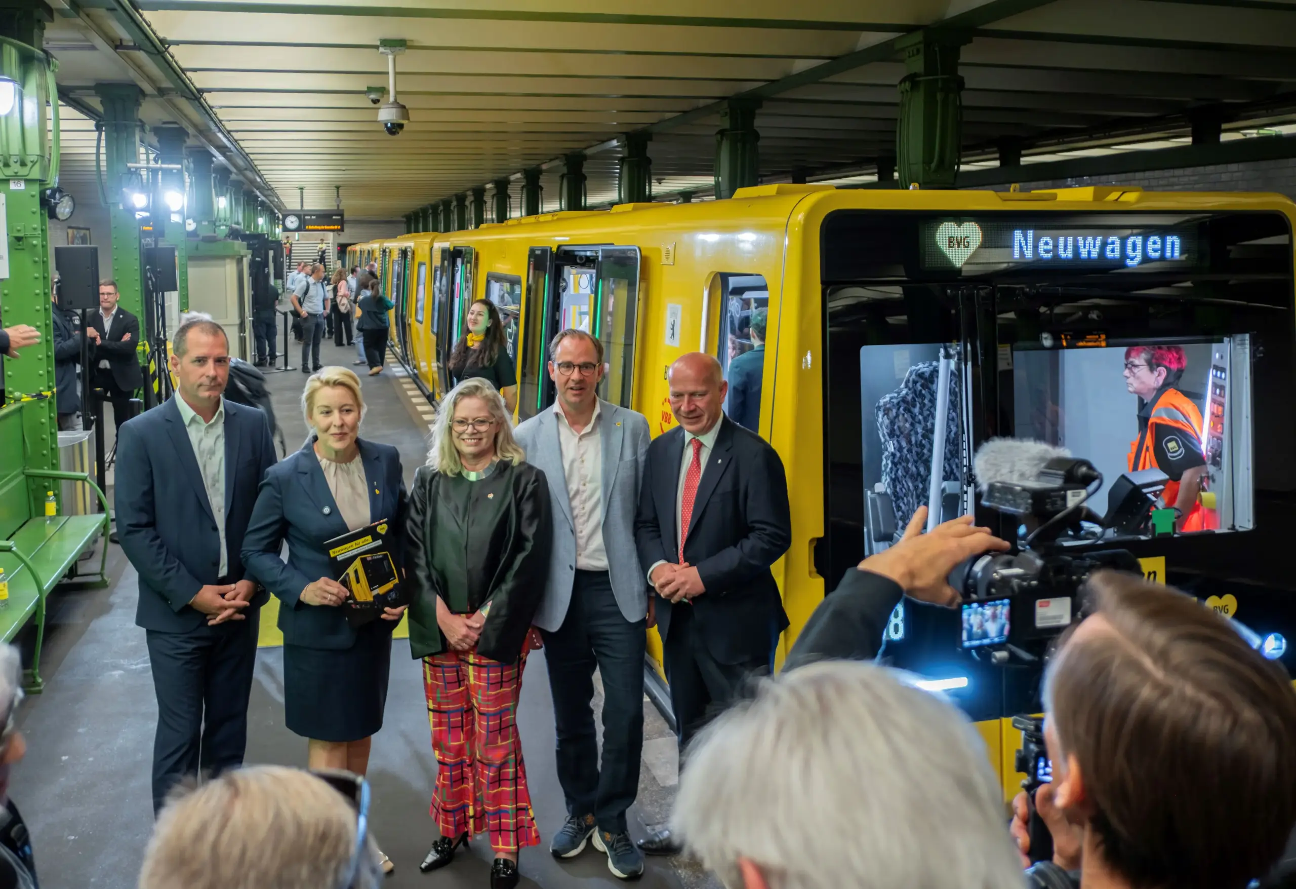 Berlin's New JK Metro Trains Enter Passenger Service | Railway-News