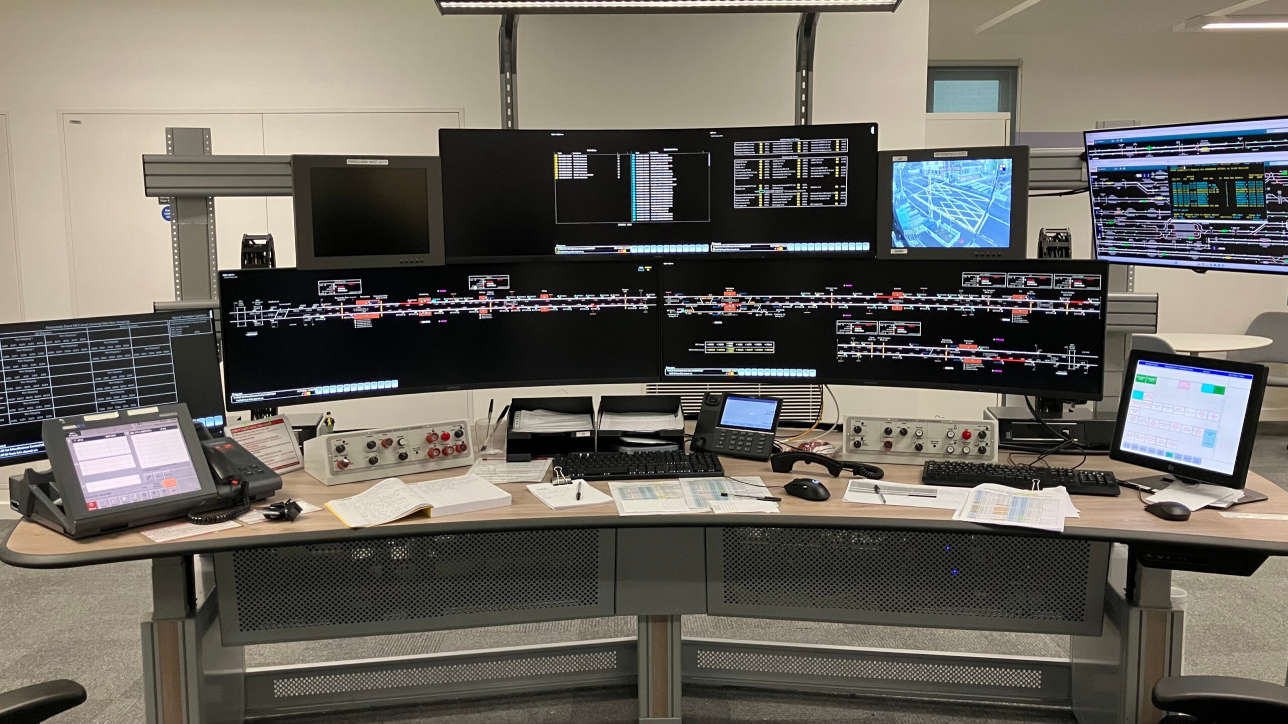 UK: £320 Million Signalling Upgrade Complete between Farncombe and ...