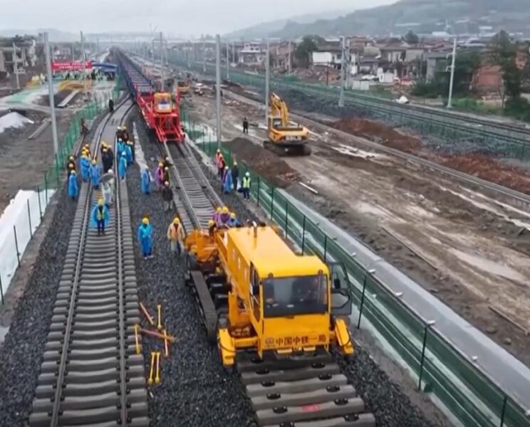 China: Track-Laying Begins on the Xi’an–Ankang High-Speed Railway ...