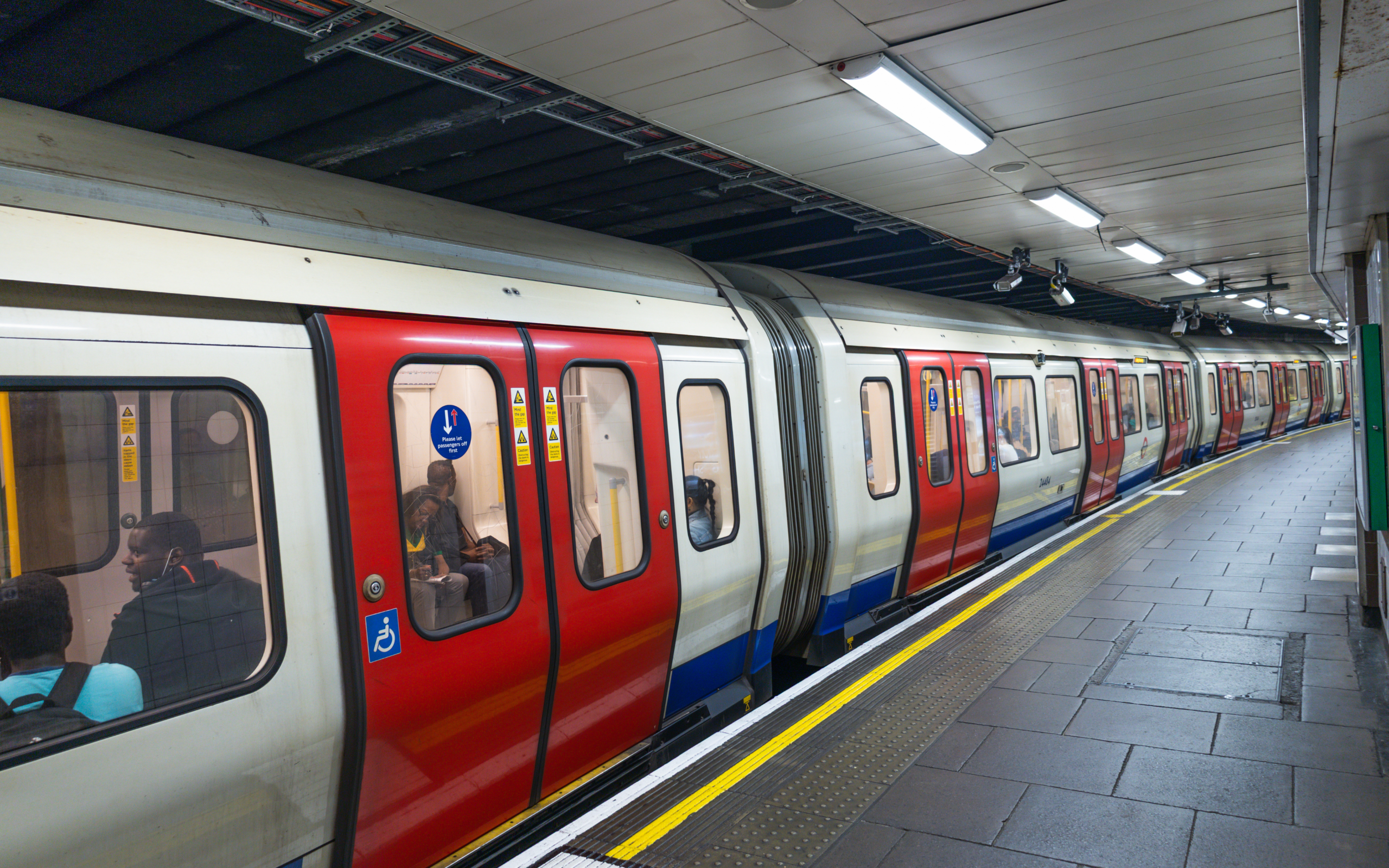 Mobile Coverage Expands Across London Underground Stations and Tunnels ...