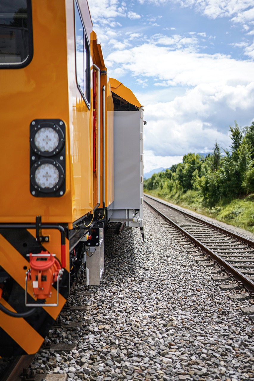 ROMIS Mobile Maintenance Train: Modular Solutions for Railway ...