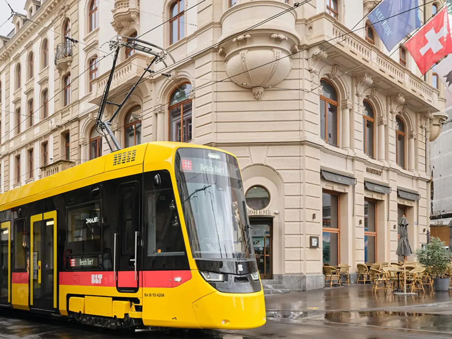 UK: EMR Unveils First Refurbished Class 158 Train | Railway-News